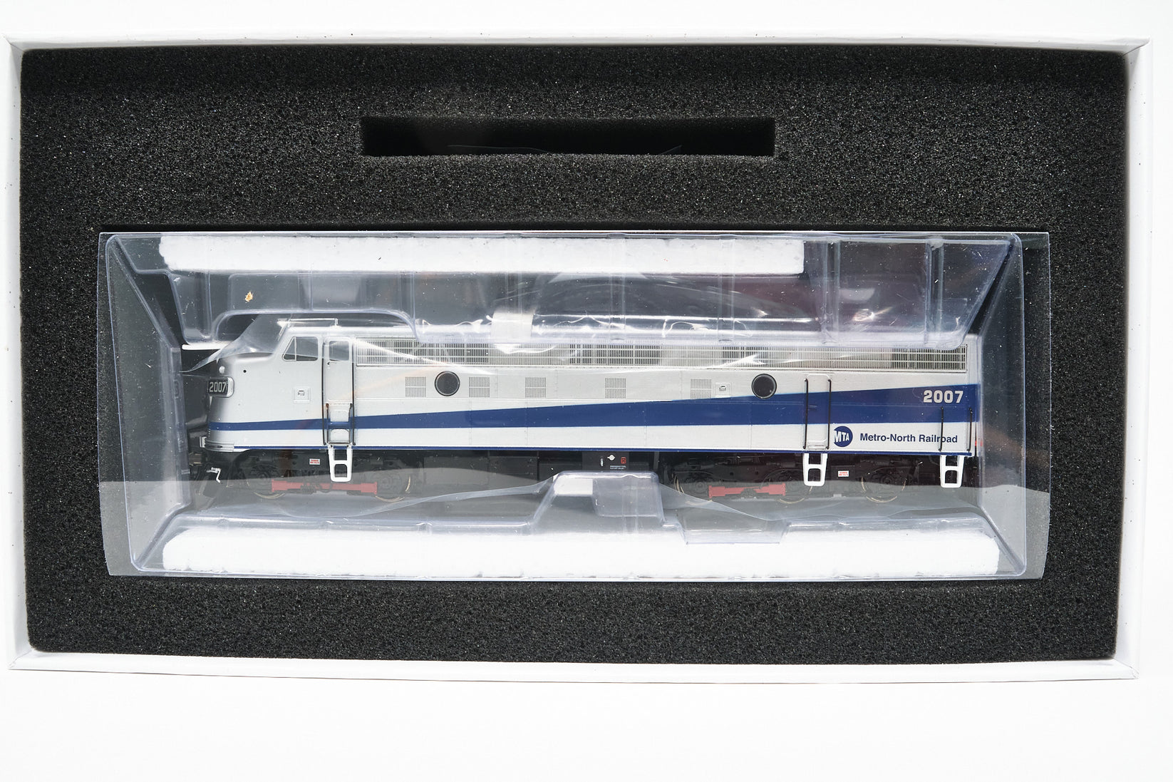 HO Scale 1:87, Locomotive, EMD FL9, Metro-North, Silver/Blue, DCC Cab ...